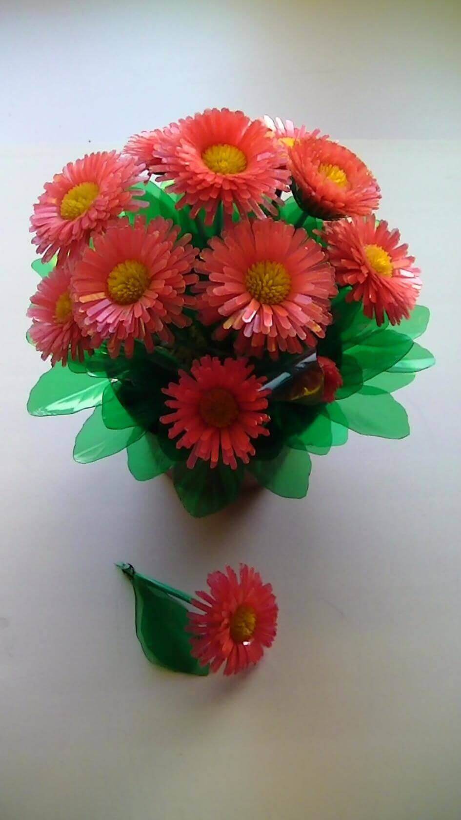 15 Bellísimas flores hechas con reciclaje para decorar | Manualidades eli