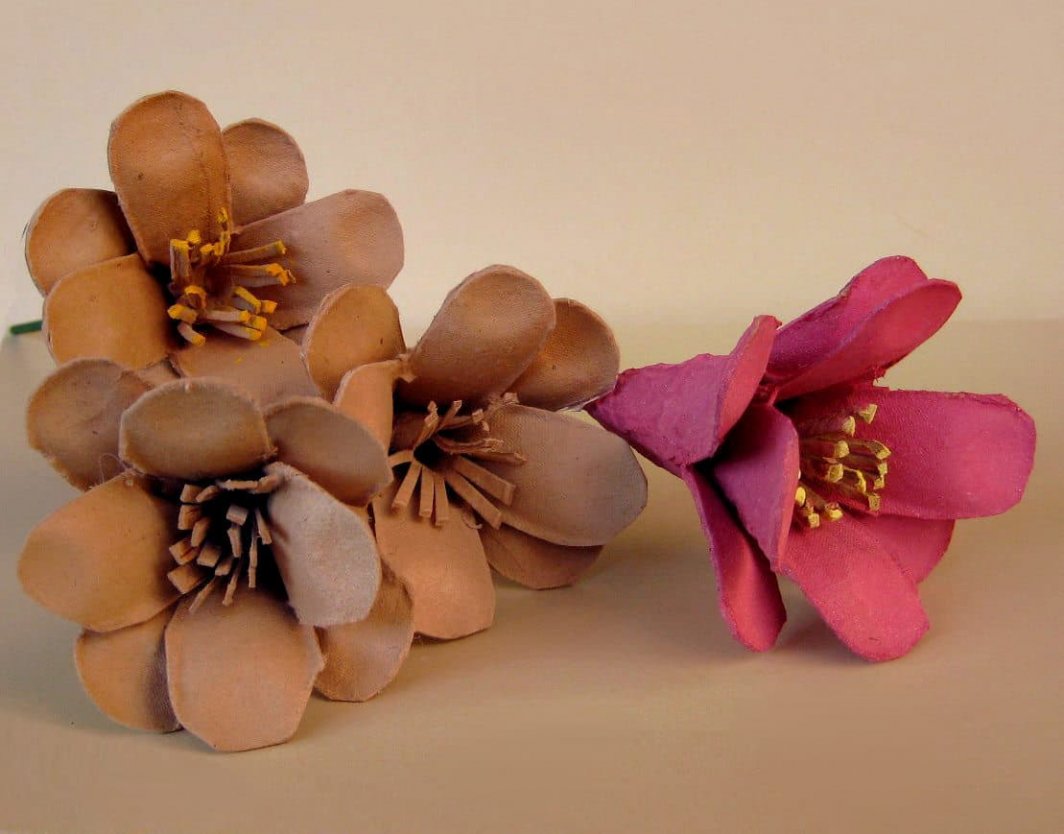 15 Bellísimas flores hechas con reciclaje para decorar | Manualidades eli