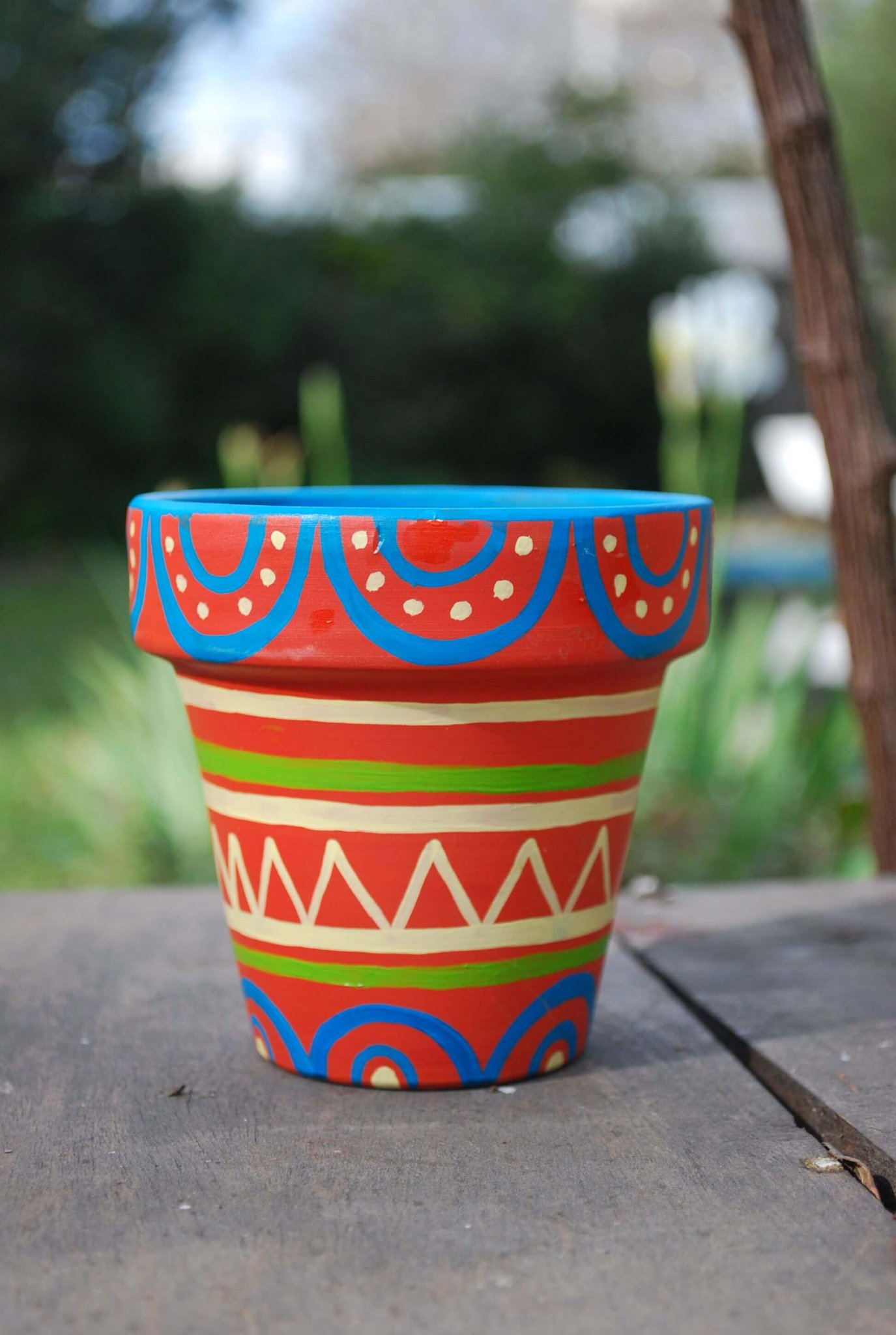 15 Ideas para que te inspires en ellas y pintes macetas muy coloridas