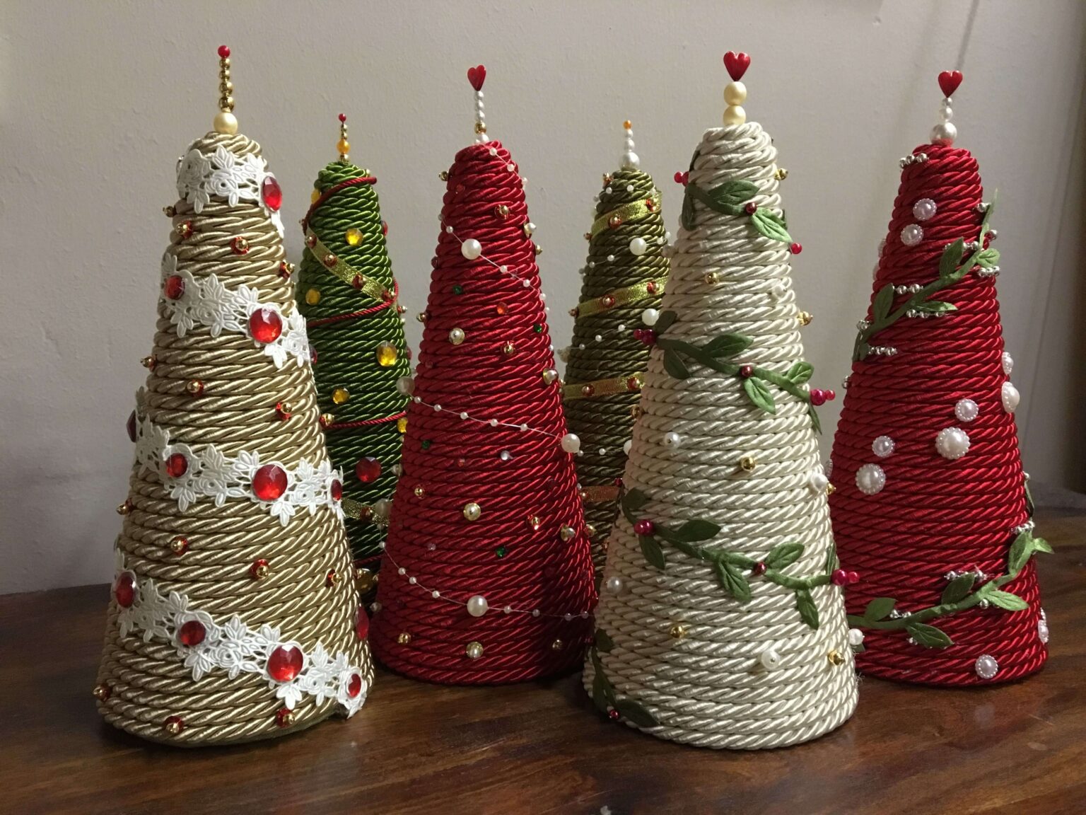 15 Bellísimas Ideas de Árboles de Navidad Hechos Con Conos