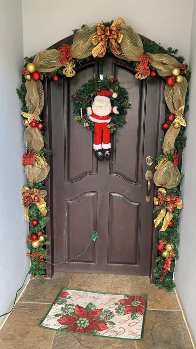 Más Y Más Ideas de Cómo Puedes Decorar Tu Puerta en Navidad