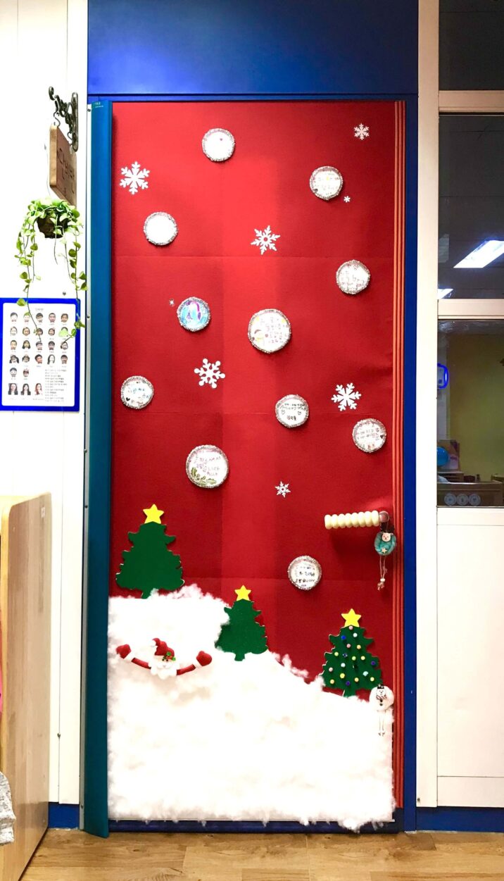 Más Y Más Ideas de Cómo Puedes Decorar Tu Puerta en Navidad