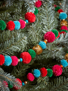 15 ADORNOS NAVIDEÑOS QUE PUEDES HACER CON POMPONES DE LANA ...