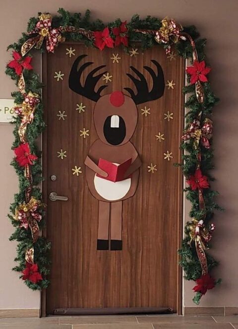 Más Y Más Ideas de Cómo Puedes Decorar Tu Puerta en Navidad