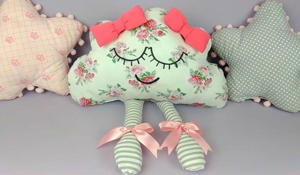 ¡FÁCIL! CÓMO HACER UN LINDO COJÍN DE NUBE PARA DECORAR | Manualidades eli